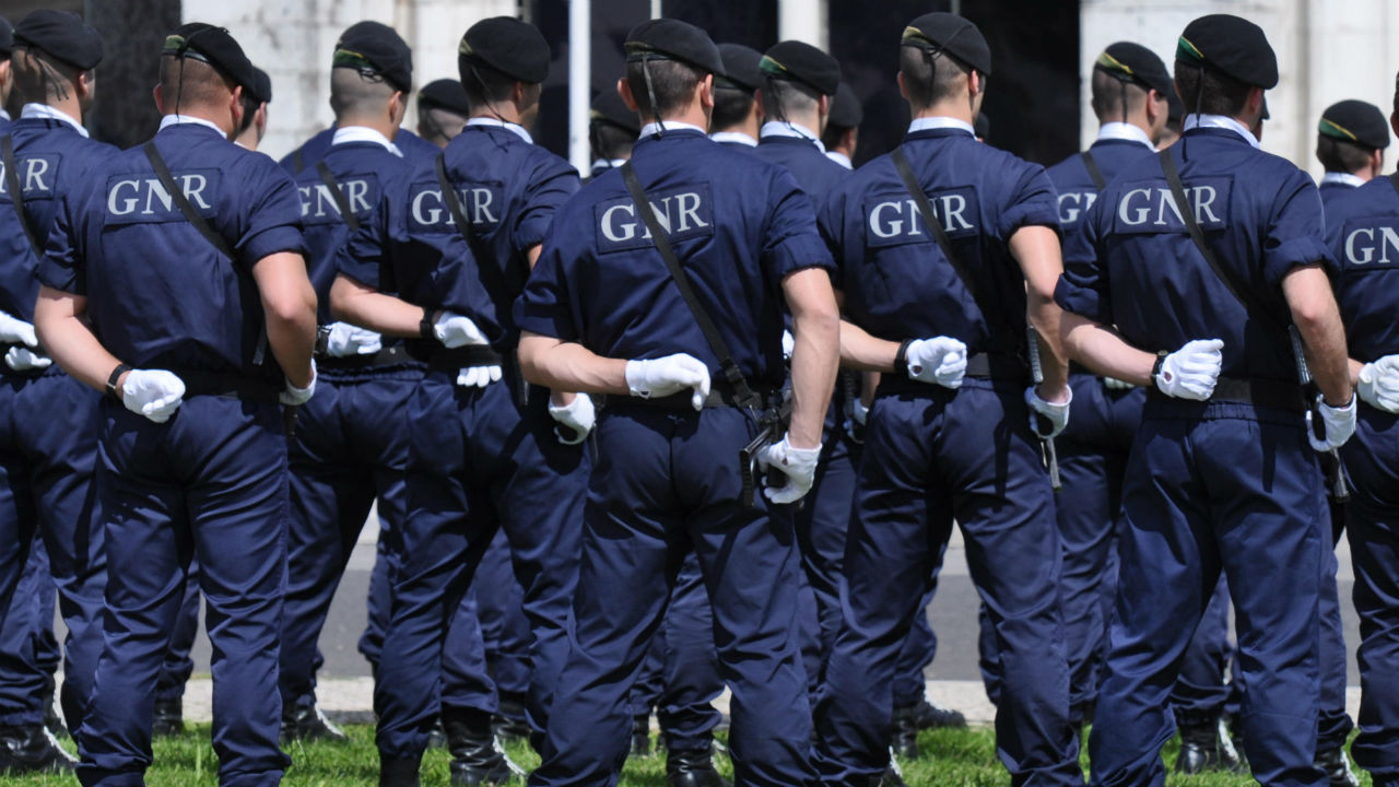 The Beret Project: The Multi-Coloured Berets of the National Republican ...