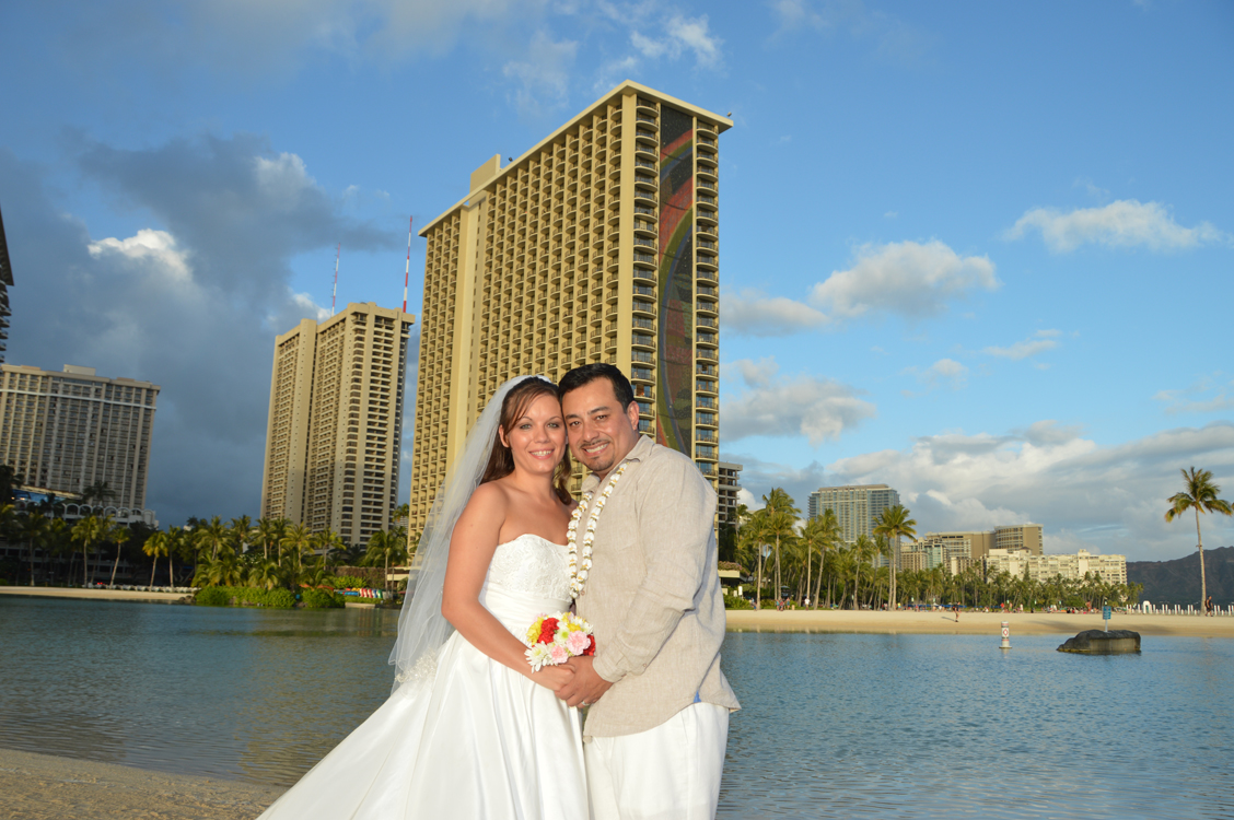 Honolulu Weddings: Hilton Lagoon & Rainbow Tower