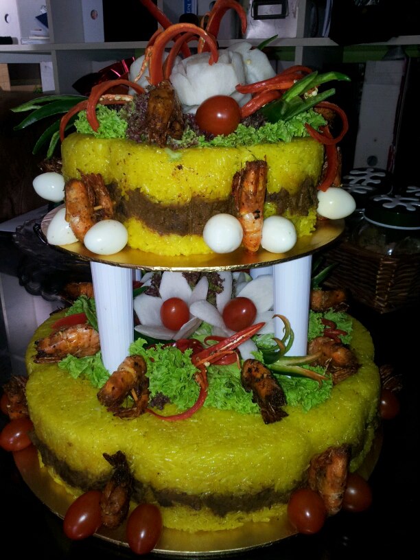 Craving Cakes with Noni: 2 tingkat Pulut Kuning Berhias Bersama Udang ...