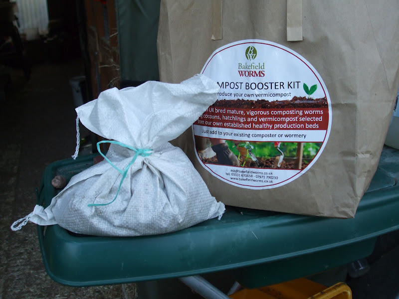 The Compost Bin: Refreshing my Wormery with Bakefield Worms Compost ...