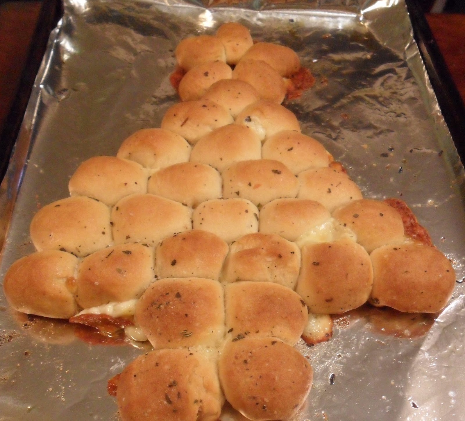 Southern With A Twist: Christmas Tree Monkey Bread (Pull Apart Bread)