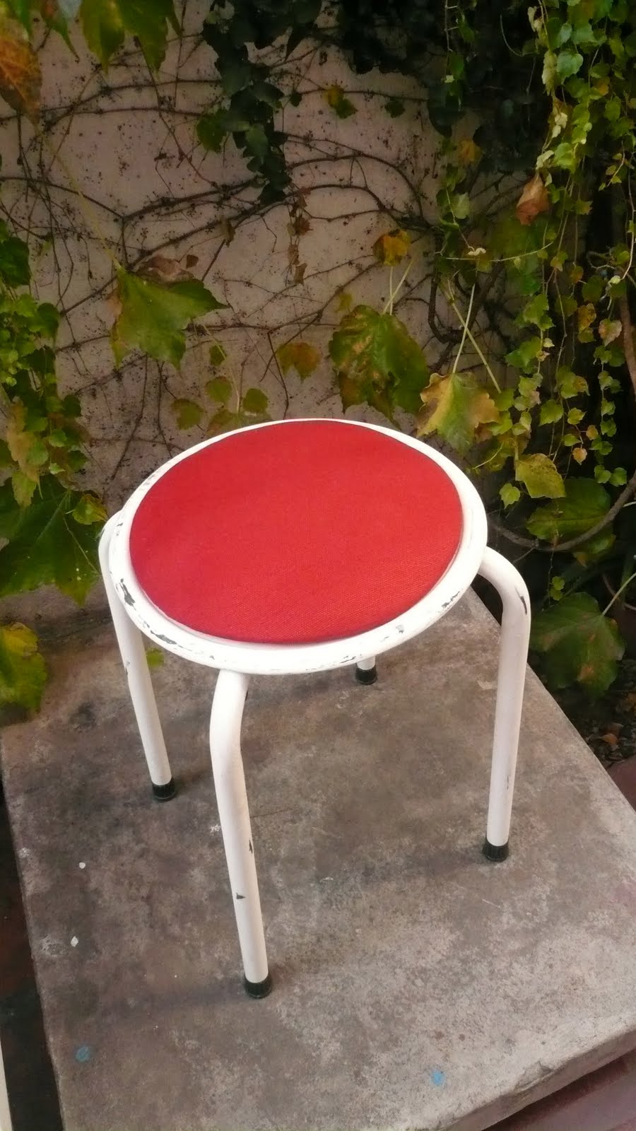 Banquitos de Metal | Retrato de un Mueble