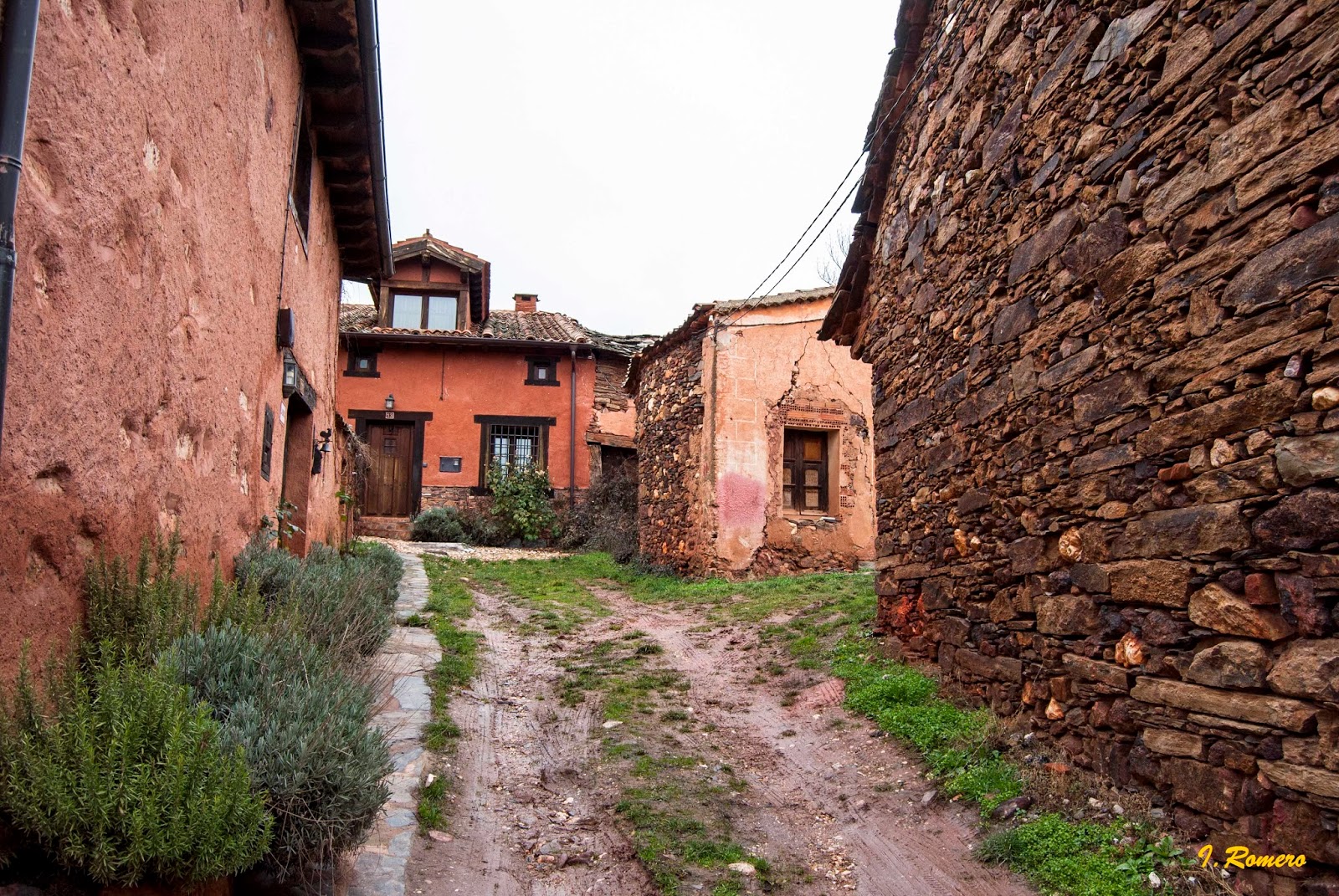 Relatos de una cámara.: Pueblos rojos de Riaza.