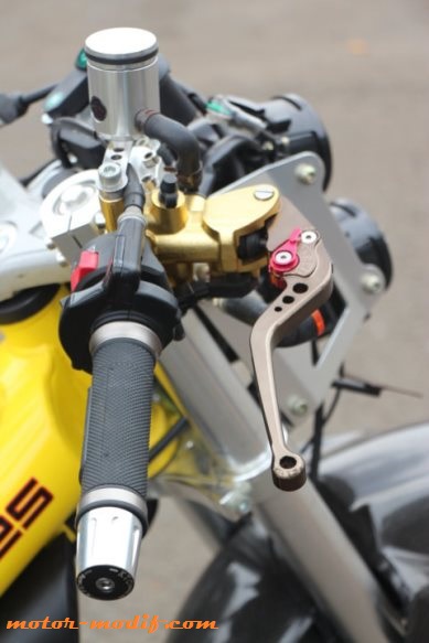 Foto Modifikasi Minerva Sachs MadAss Serasa Drag Bike