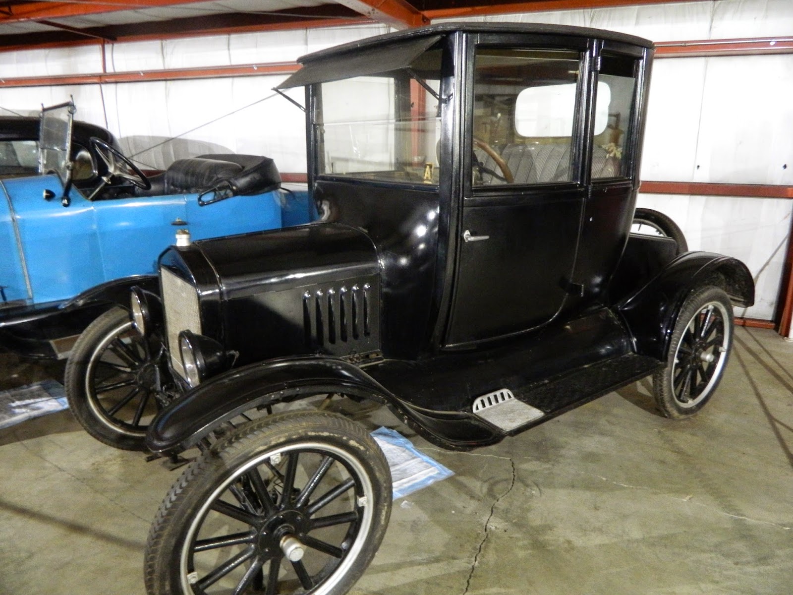 Stuhr Museum of the Prairie Pioneer's Automobiles: 1922 Ford Model T Coupe