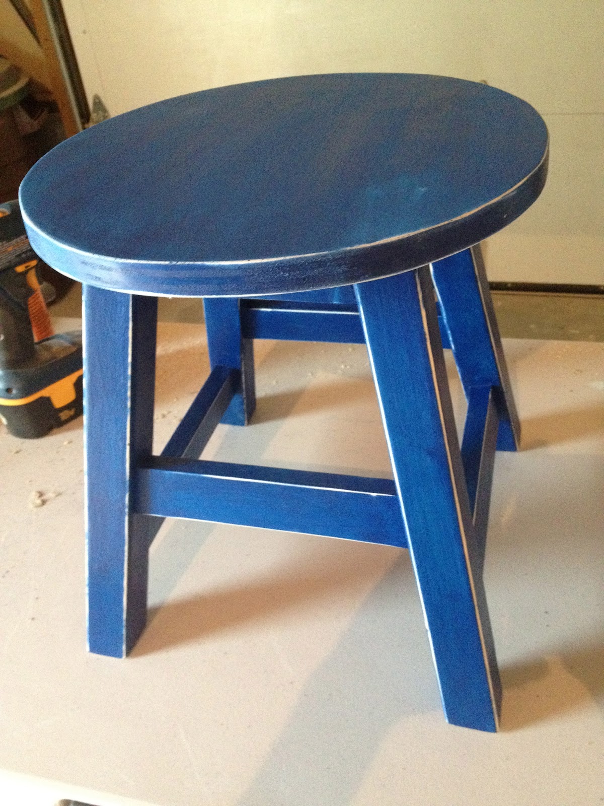 DIY Kid Size Stool - Jaime Costiglio