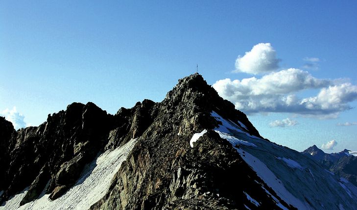 Come risparmiare e vivere più sereni: Scalare una montagna