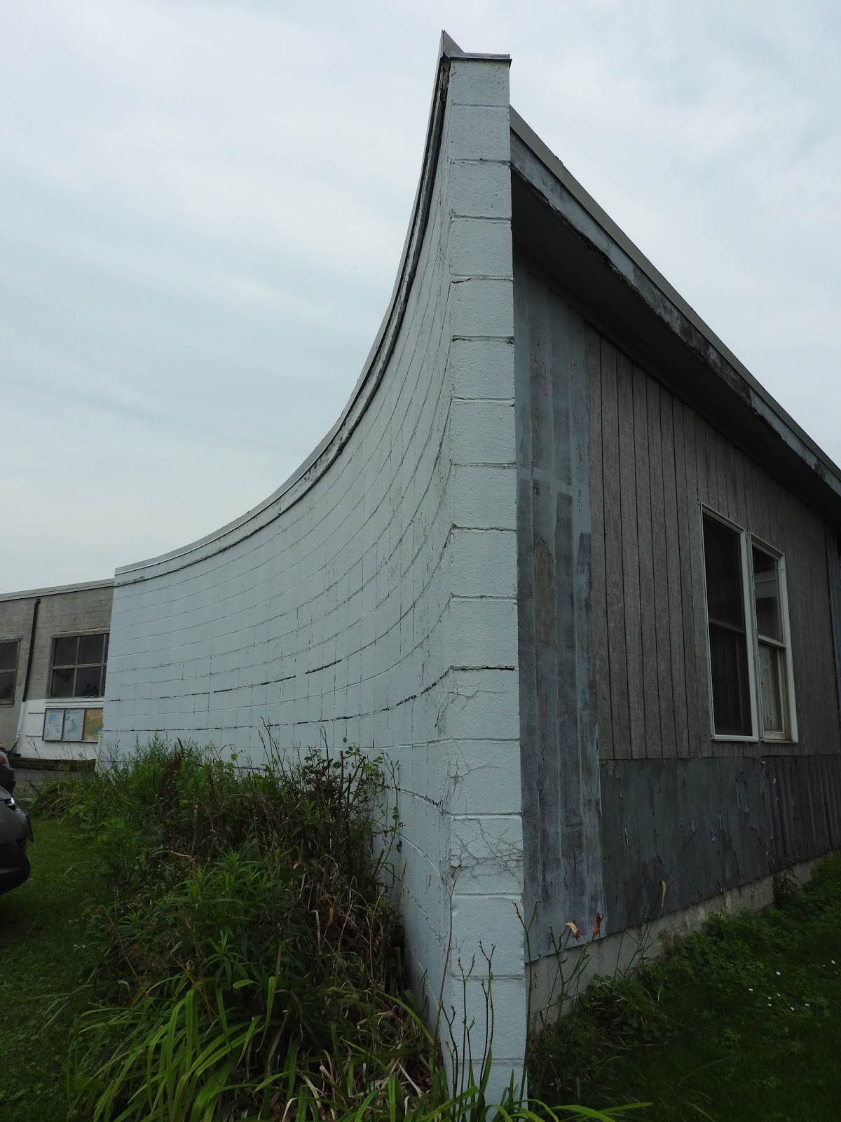 Merry@Syracuse: Curved Block Wall in Oswego