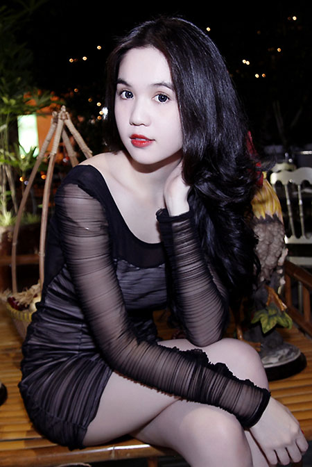 Ngoc Trinh Beautiful with black skirt - Viet Nam Bikini Model - 1000 ...