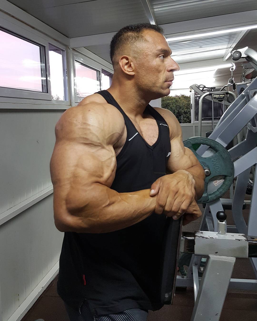 Muscle Lover: Turkish-Cypriot bodybuilder Murat Senyigit (2)
