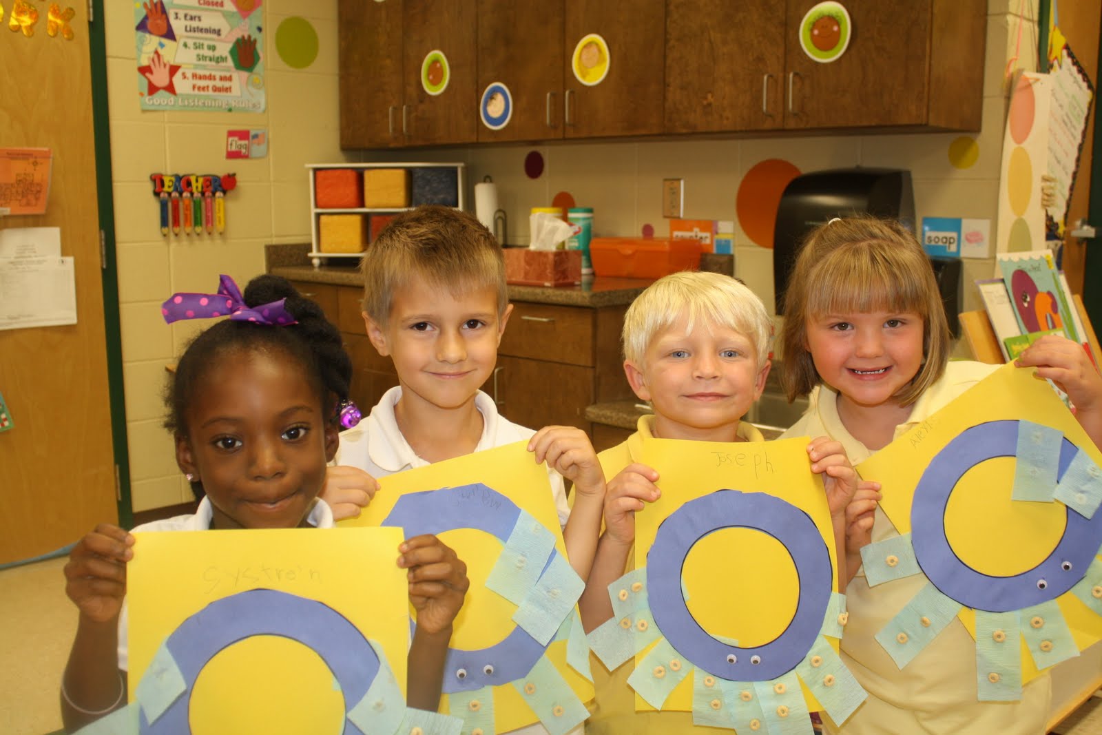 Ms. Marzoni's Class: Colors and Letter Oo