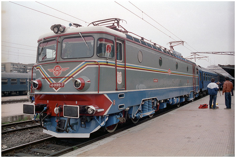 Depozitul De Reduceri: Poze vechi cu locomotive Cfr!