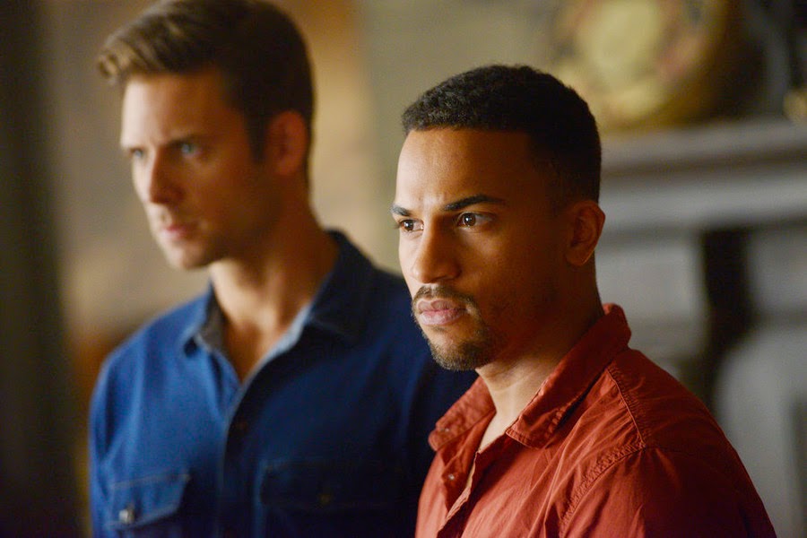 Laura Vandervoort: Bitten Season 2: Syfy's Promotional Poster, Photos ...