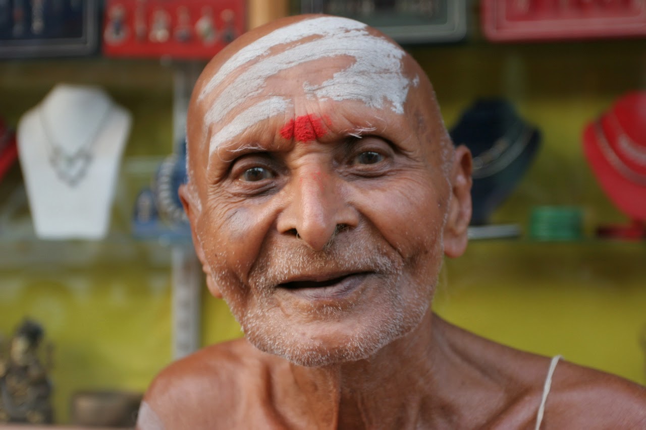 India: Por que sinais (ponto, marcas e semelhantes) na testa?