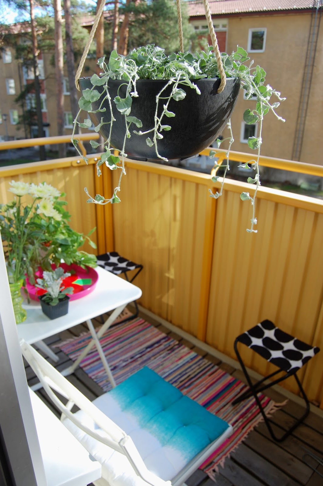 Ristirouva: Pieni parveke, suuret suunnitelmat