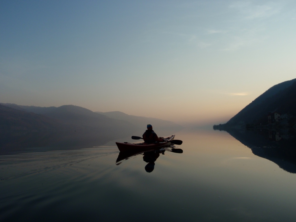 La defilare, în defileu – Romania vazuta din caiac