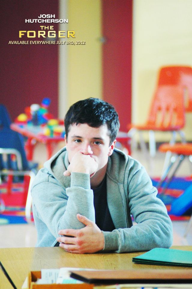 Nuevas fotos de Josh Hutcherson en "The Forger" | Real or not real News