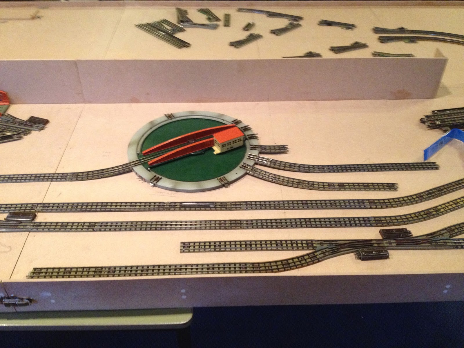 Hornby Dublo 3 Rail: Installing the turntable - part one