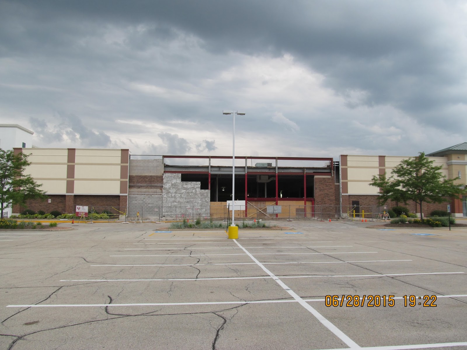 Trip to the Mall: Deerbrook Mall is Now Closed