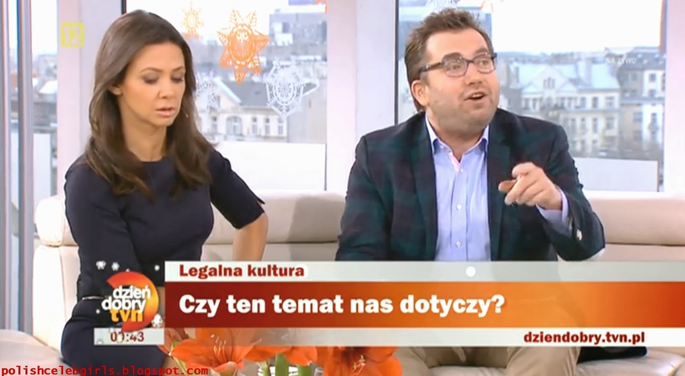 TVGIRLS: KINGA RUSIN W GRANATOWEJ MINI SUKIENCE I SZARYCH ZAMSZOWYCH ...