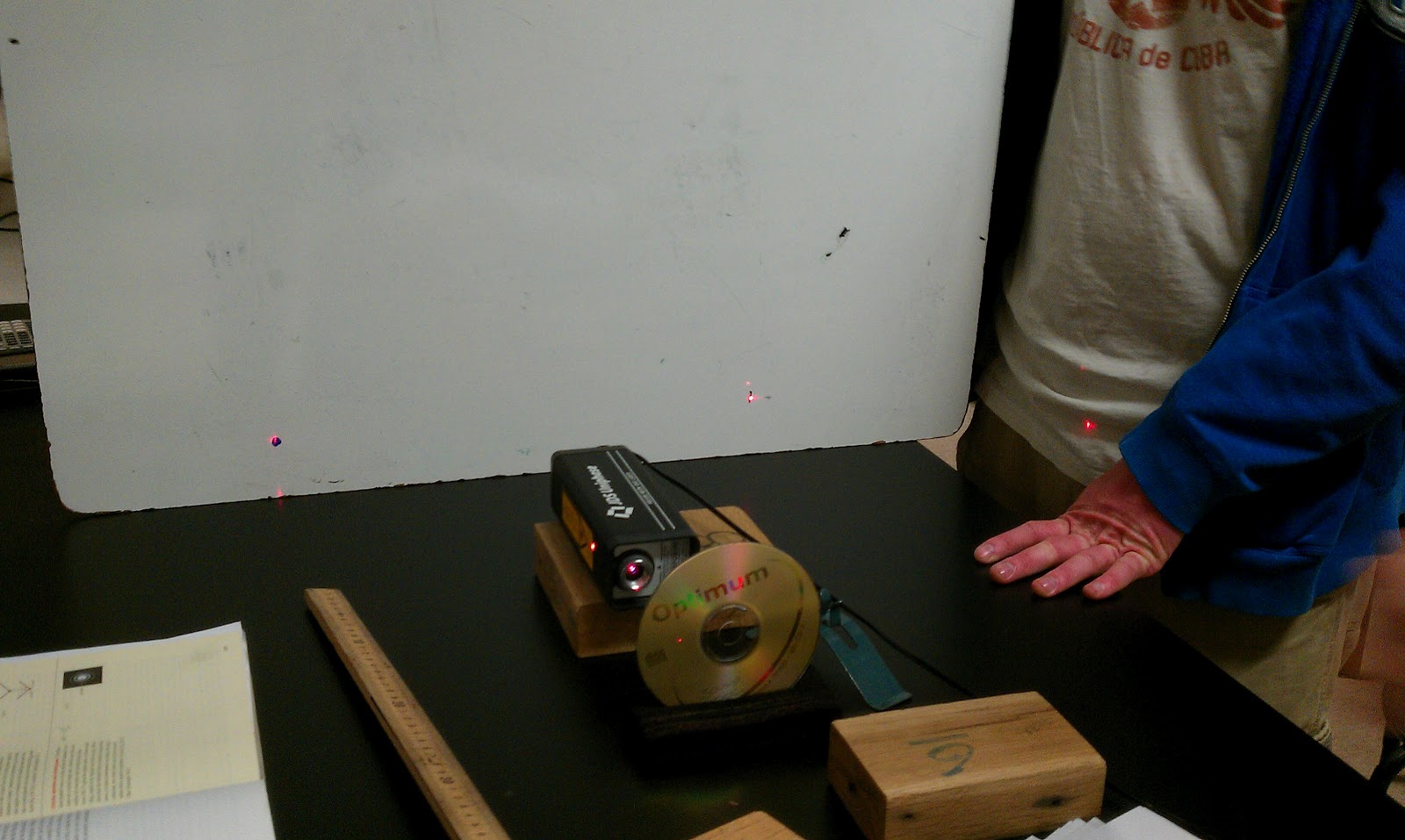 Physics 4C jlin: Lab 11: CD Diffraction (12-04/10/2012)