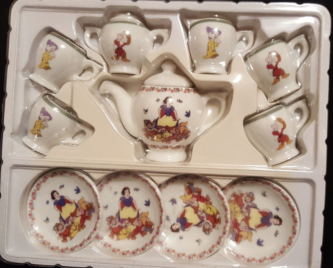 Filmic Light - Snow White Archive: Snow White Tea set by Schylling