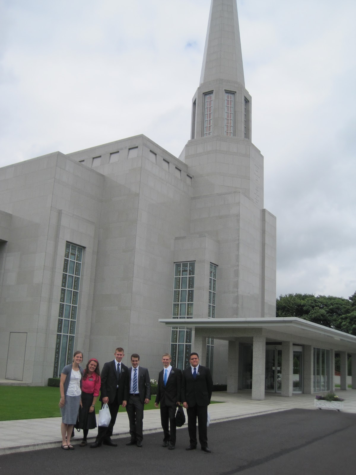 Ashlee Nicoll's LDS mission to Scotland/Ireland: Trip to the England temple