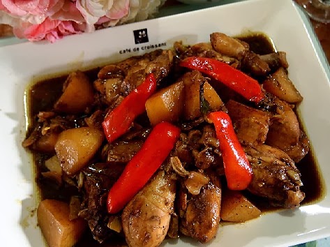 Tagalog Kitchen: Chicken Adobo sa Dilaw (Turmeric)