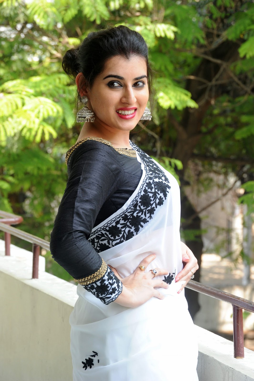 Archana Shastry Cute Photos in White Saree and Black Blouse - Media ...