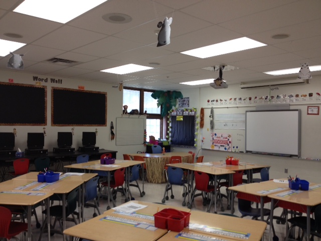 Two Tacky Teachers: Going on a “safari” to see more classroom photos!