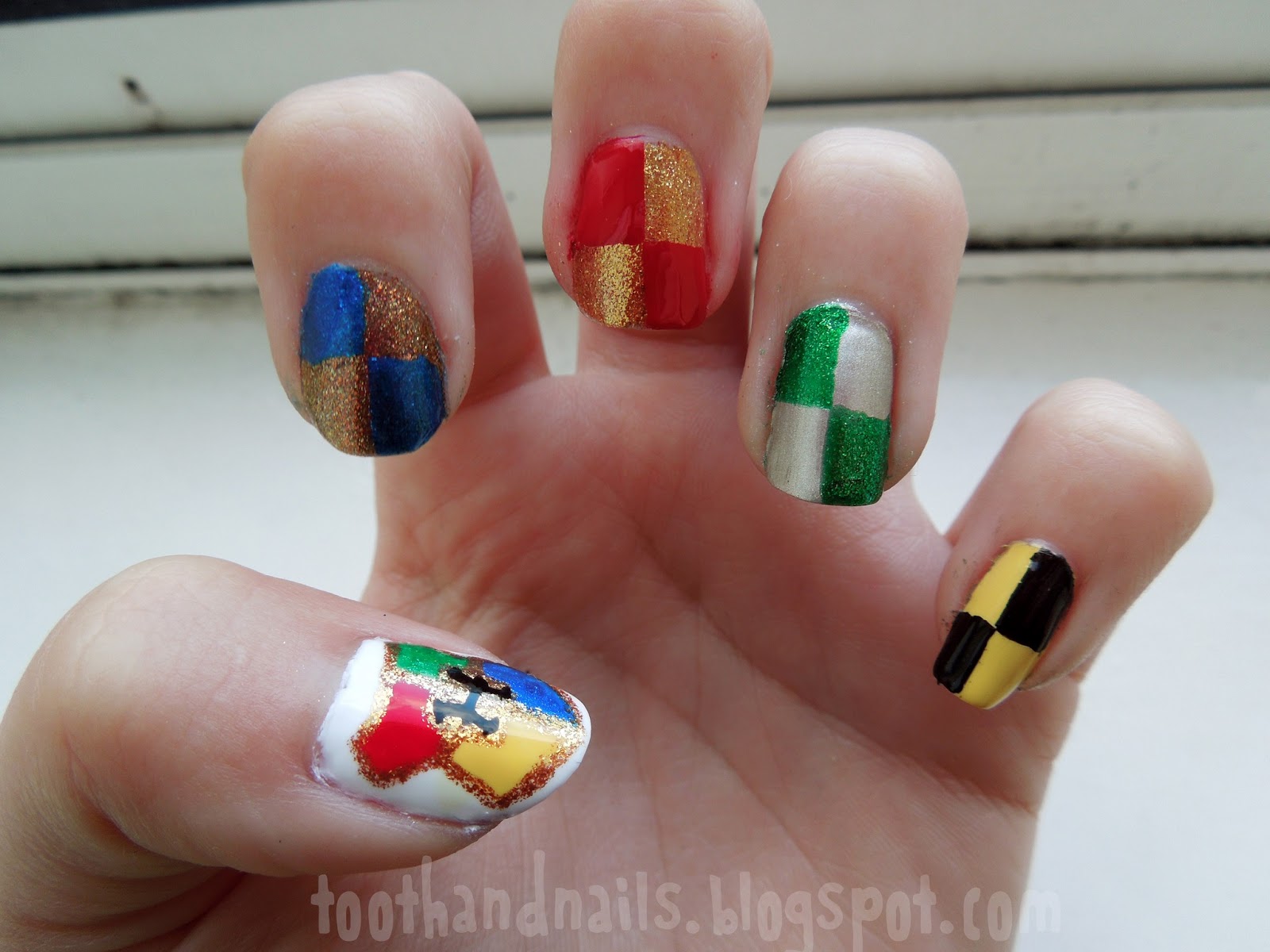 Tooth and Nails: Harry Potter Nail Art: Revisited (Plus Hogwarts Crest ...