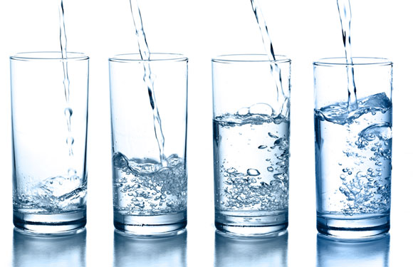 POGLEDAJTE šta čaša vode radi vašem salu – Više je nećete ispuštati iz ...