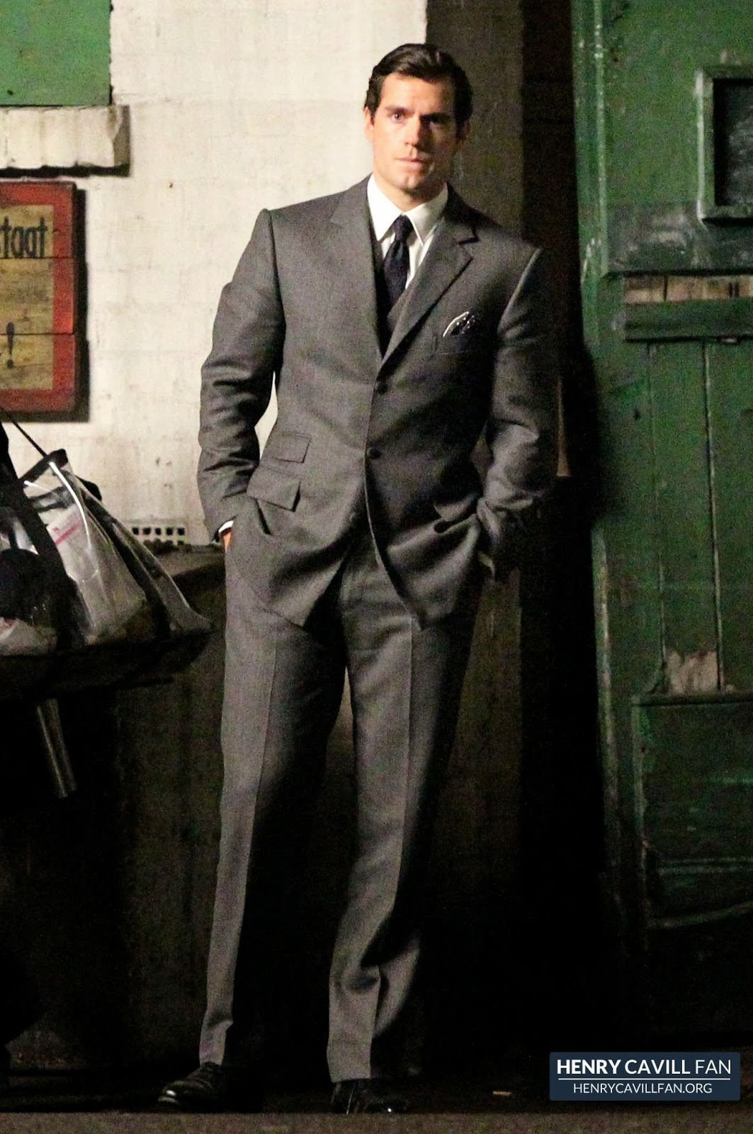 Henry Cavill News: Hello Napoleon Solo! - First Pics From The 'U.N.C.L ...