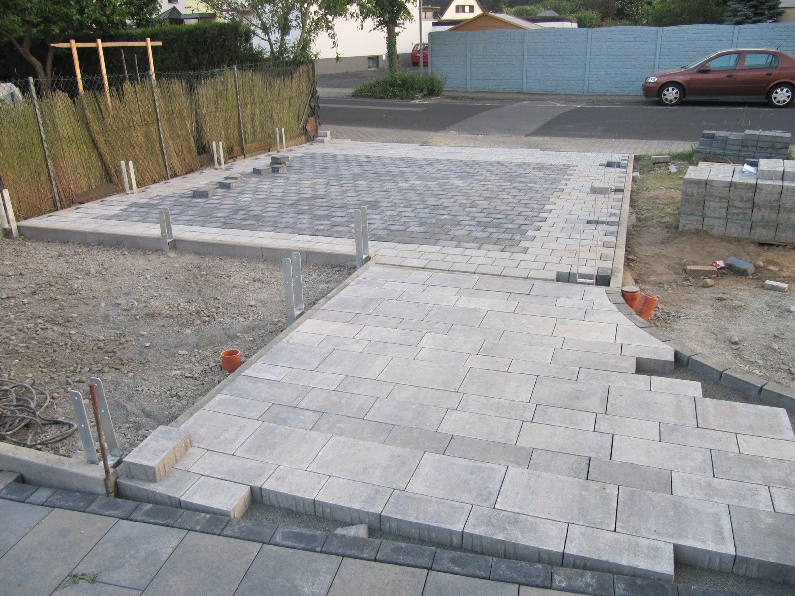 Projekt "Schnitzelbude": Pflaster fast fertig