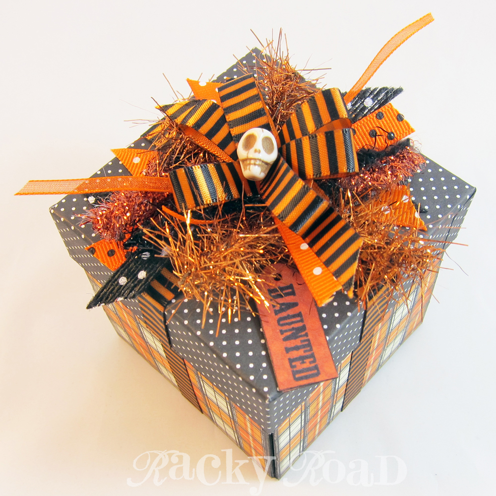 junk&stuff: Haunted Halloween Surprise Box