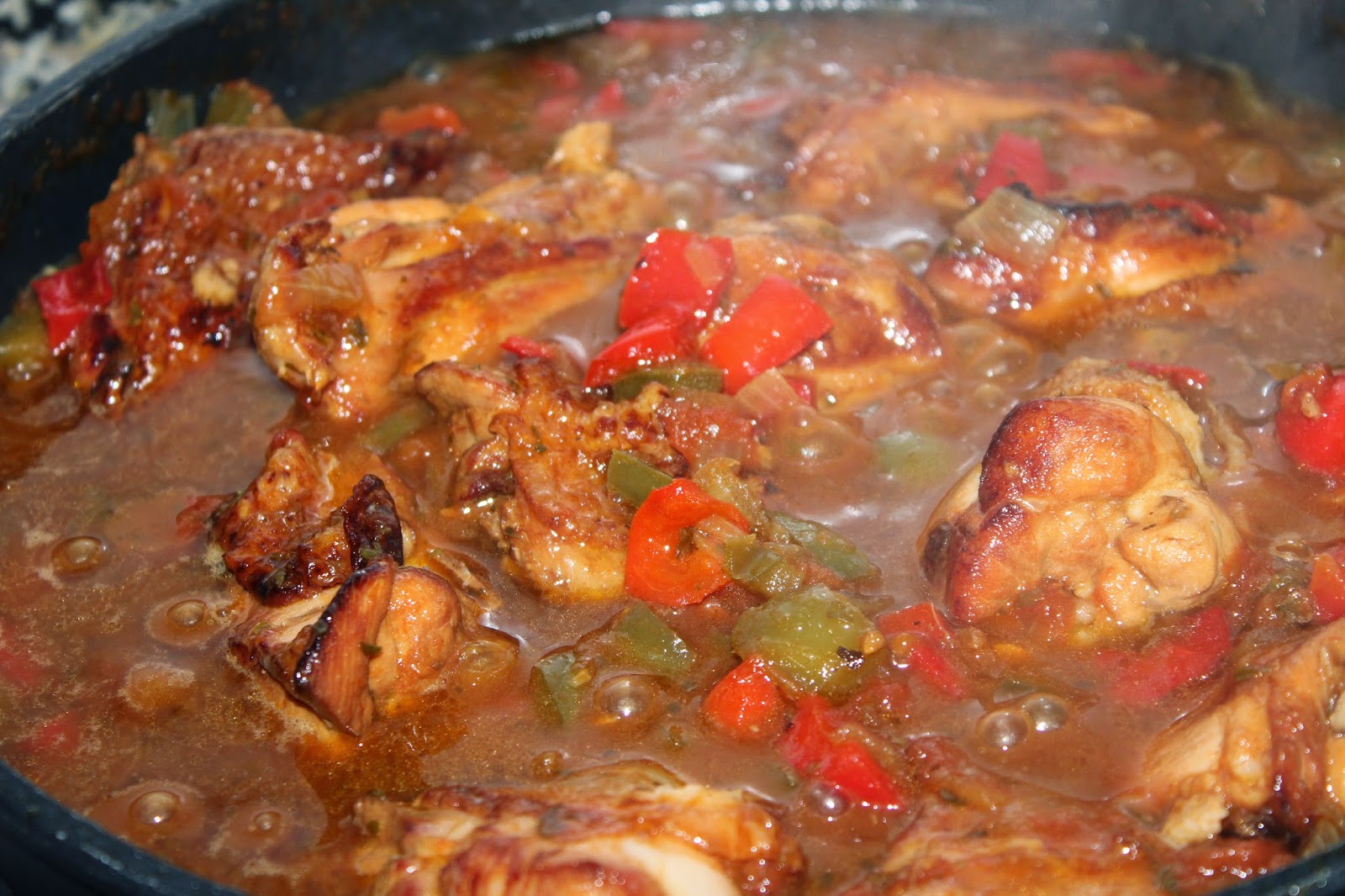 Cocinar es vivir y Bordar también: Pollo guisado dominicano al estilo ...