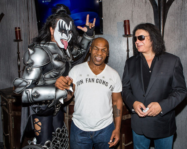 KISS LA BANDA MÀS CALIENTE DEL MUNDO: GENE SIMMONS CON MIKE TYSON