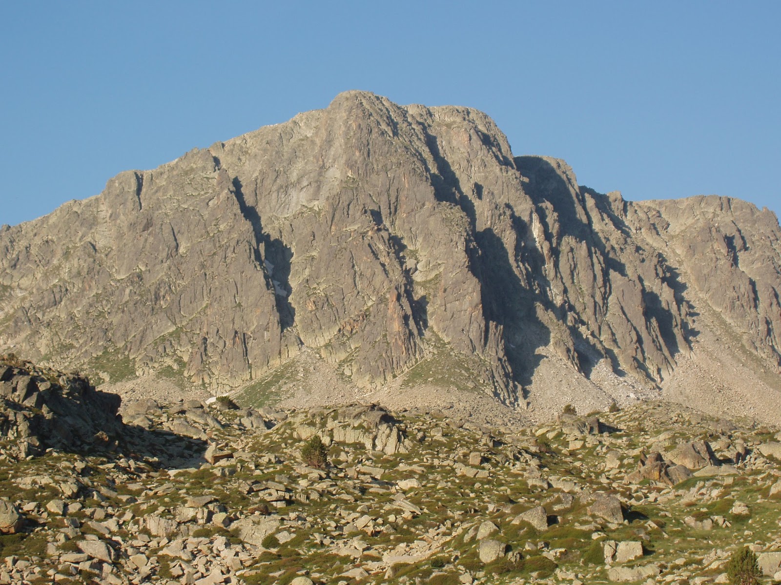 Bajo los adoquines, la playa: Ascensión al Pic de Pessons o d ...