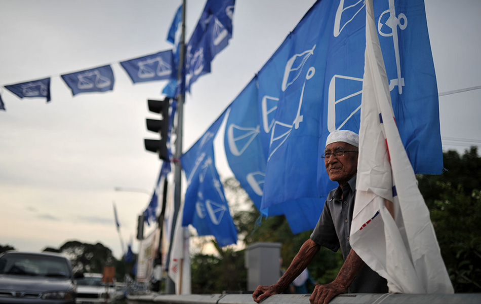 BN terdesak berkempen awal | Akhbar Rakyat