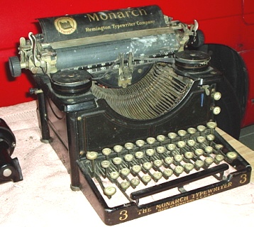 Davis Typewriter Works: The Monarch Typewriter - a brief review