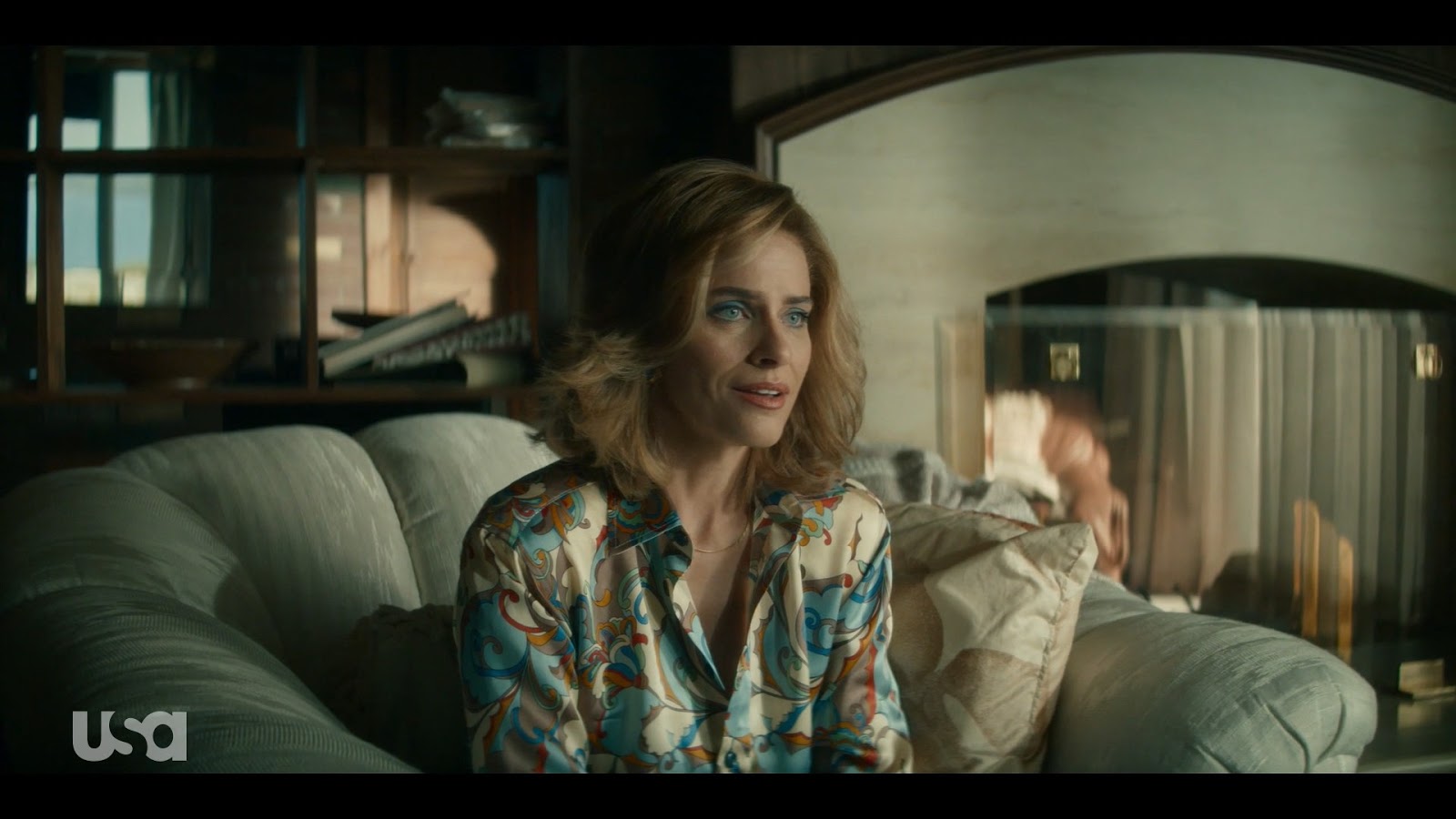 Ladies in Satin Blouses: Amanda Peet - cream floral silk blouse