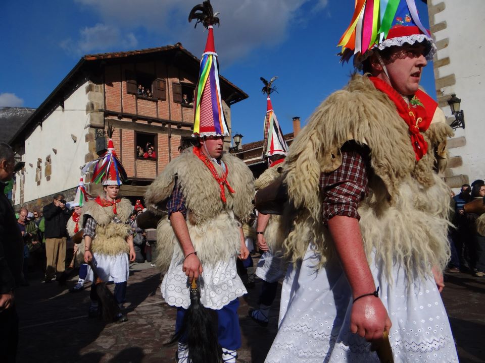 Philip’s Basque Country Blog: The Pagan Carnival in Ituren - cowbells ...