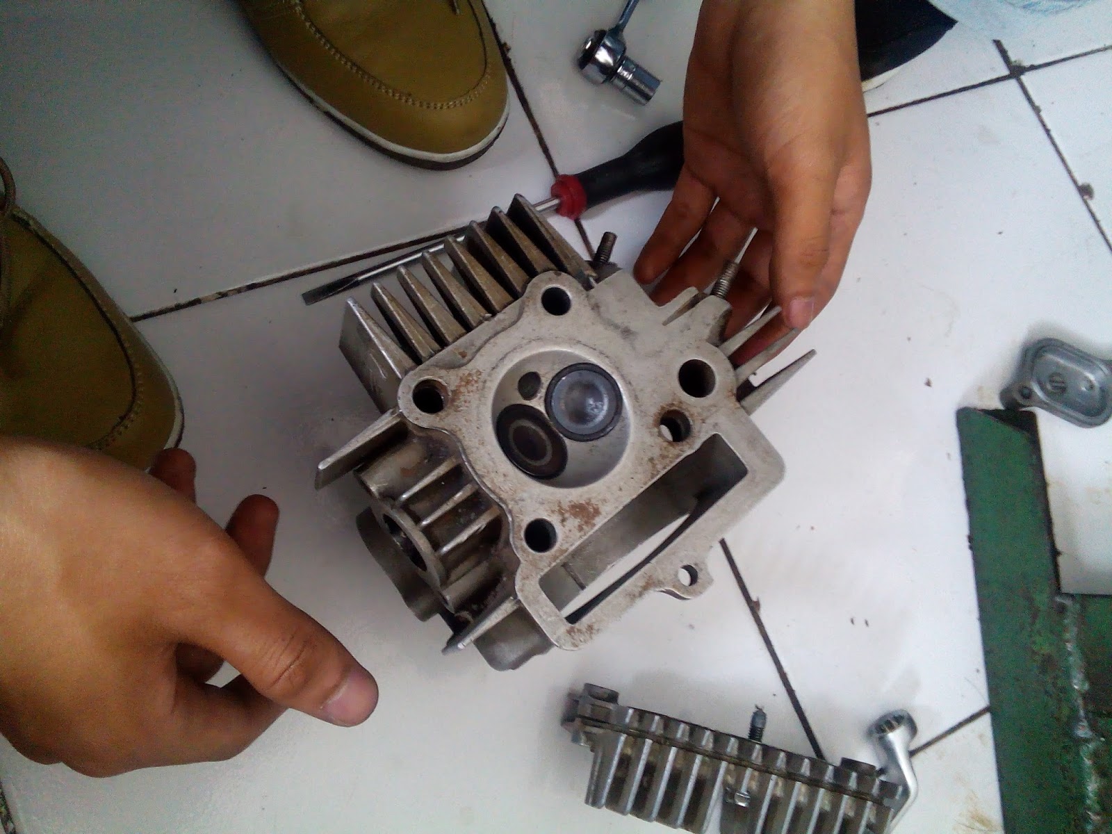 Rasyid 24: Cara Membongkar Mesin Motor 4 Tak