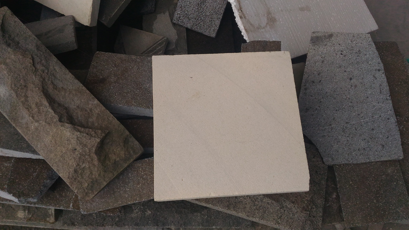 Pabrik Batu Alam Paras Jogja Palimanan Putih Super - Pengrajin Batu Alam