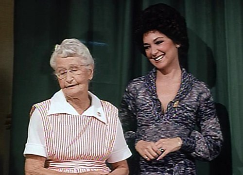 merie earle - USA News Collections