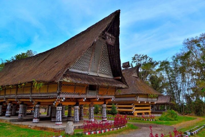 The traditional house of North Sumatra | D.A.K_OLSHOP