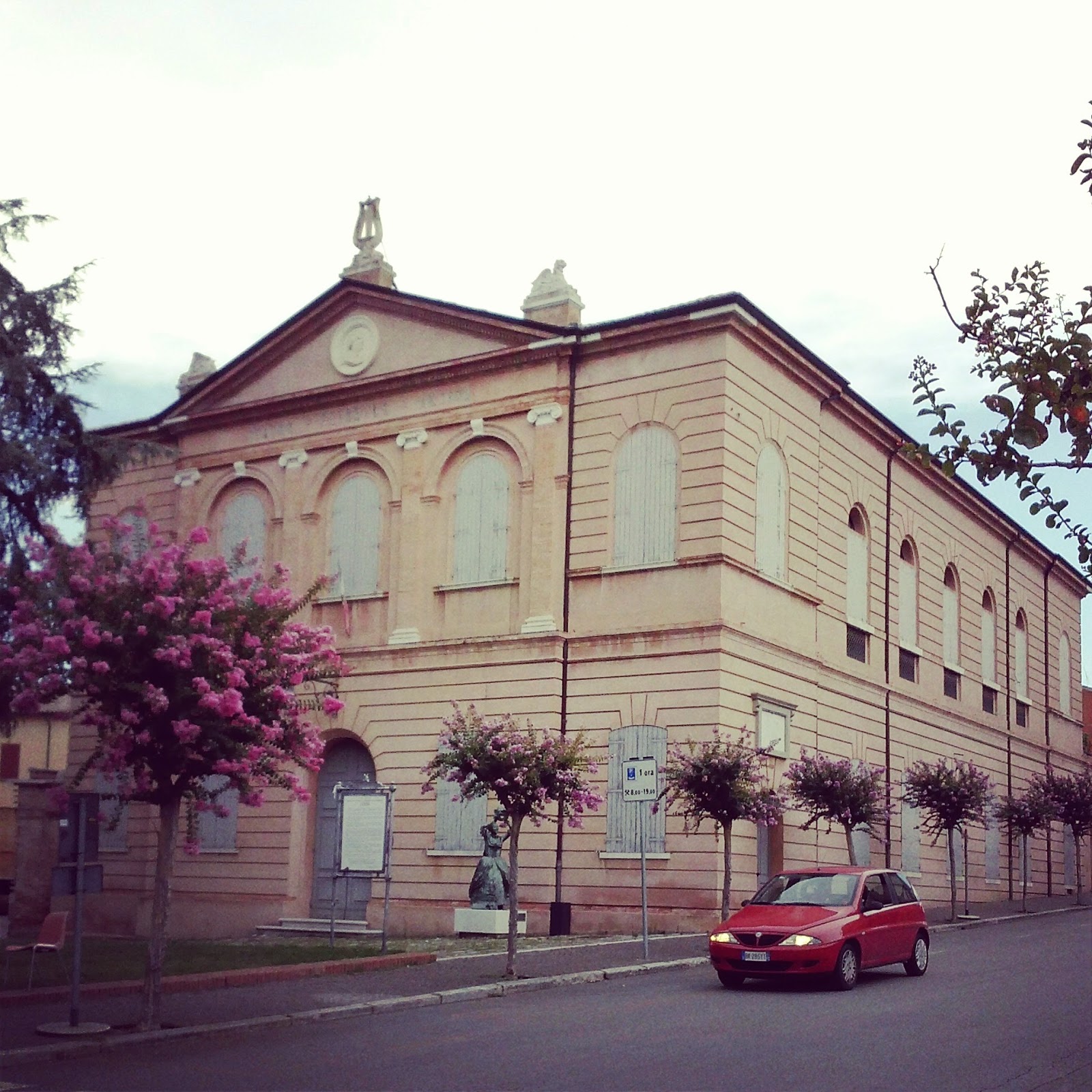 Living Ravenna: "Teatro Petrella", via IV Novembre, Longiano (FC): una ...