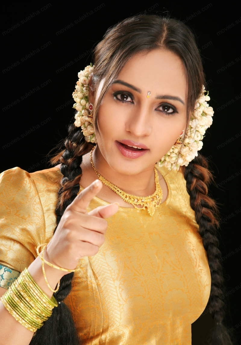 Aashi Thakur Hot Bikini Image Gallery, Images, Photos, Pics - Cinemagigs