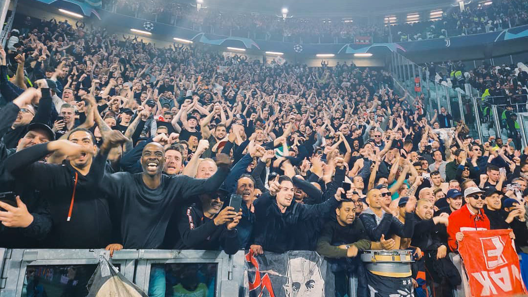 AJAX FANS & PLAYERS CELEBRATING IN JUVE STADIUM | JUVE 1 : 2 AJAX ...