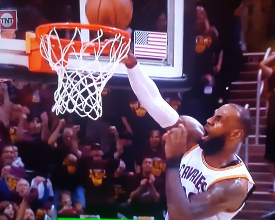 LeBron James misses breakaway tomahawk dunk (Video) ~ Holdout Sports